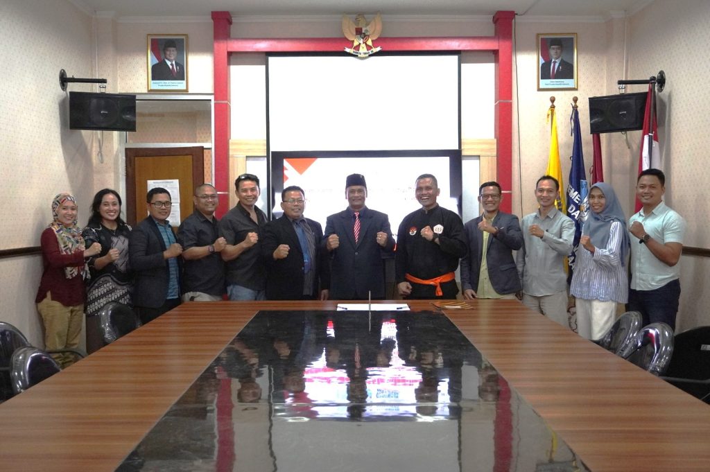 Penandatanganan Pakta Integritas dan Pencanangan Penerapan Manajemen Risiko di FKOR UNS ...