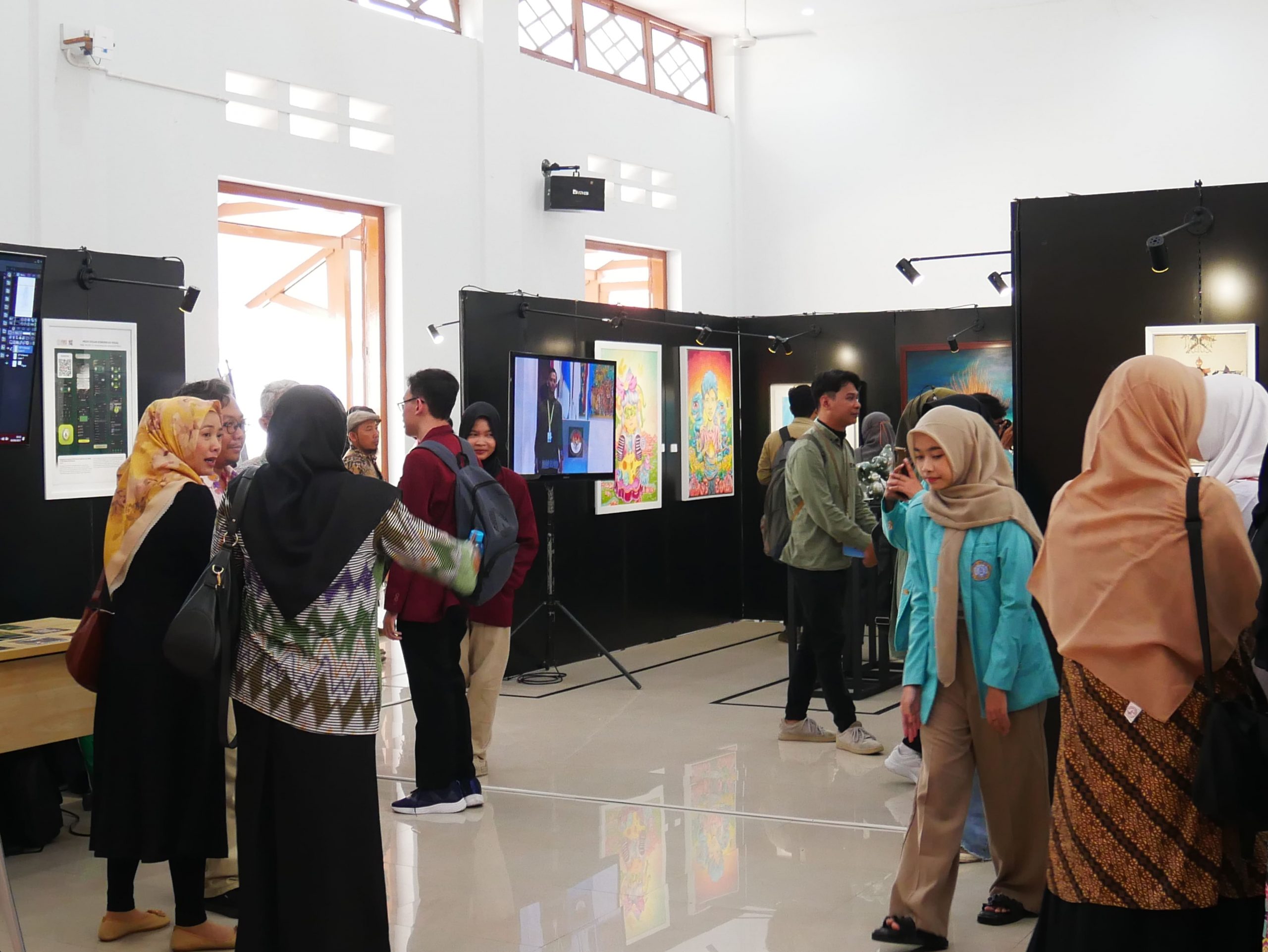 FSRD UNS Gelar Pameran Tugas Akhir Internasional 'Final Project ...