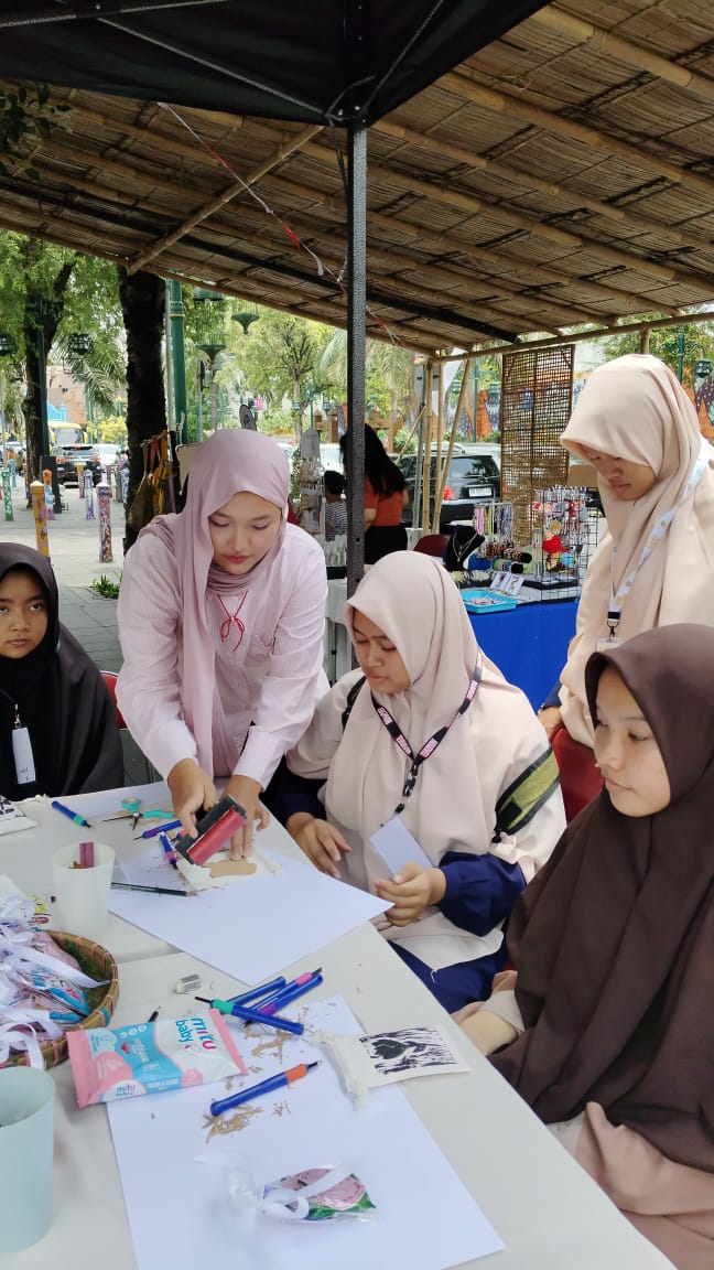 Kelompok MBKM Simpul Seni Prodi Seni Rupa Murni FSRD UNS Adakan Workshop Bertajuk “Grafis on ...