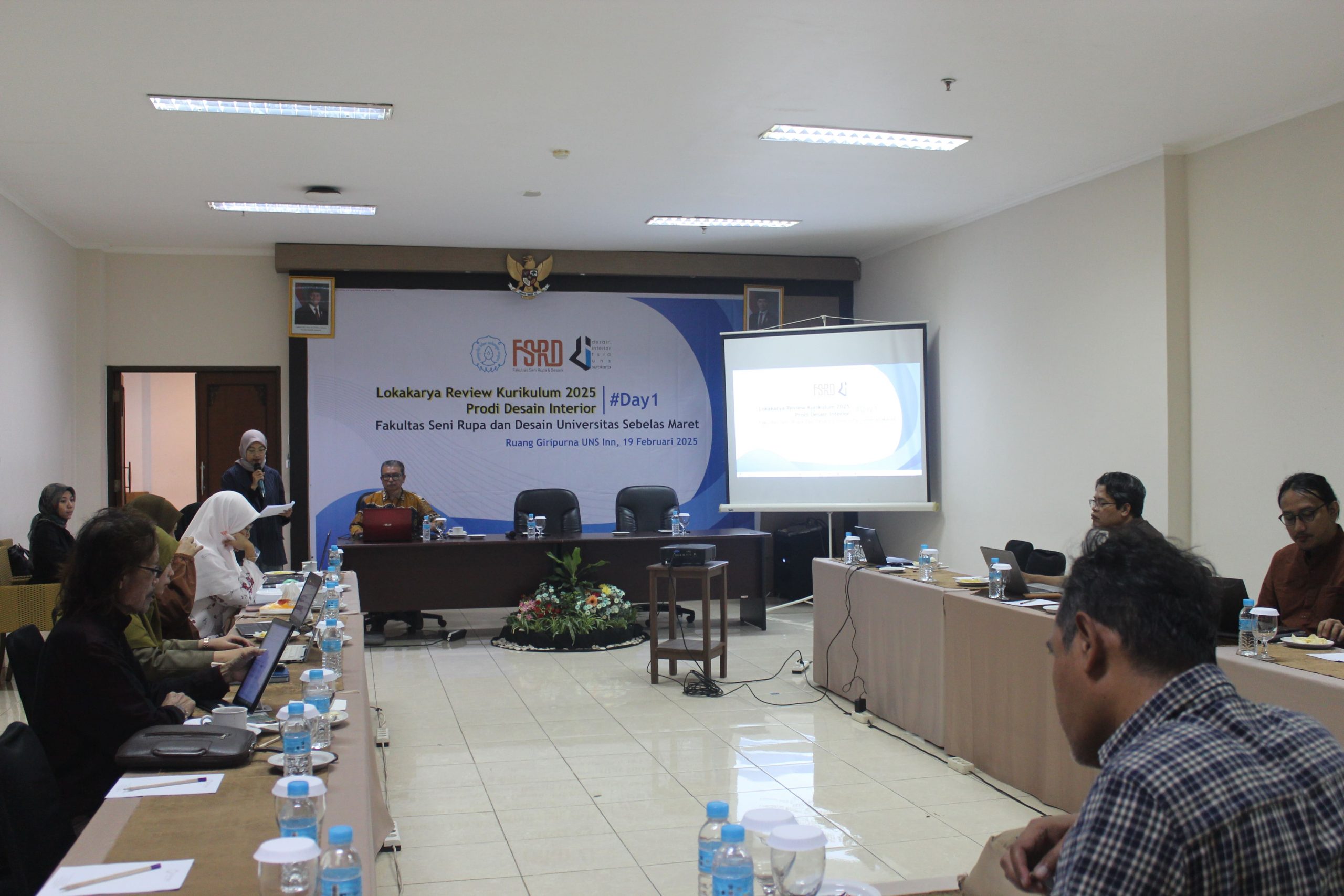 Lokakarya Review Kurikulum 2025 Program Studi Desain Interior FSRD UNS ...