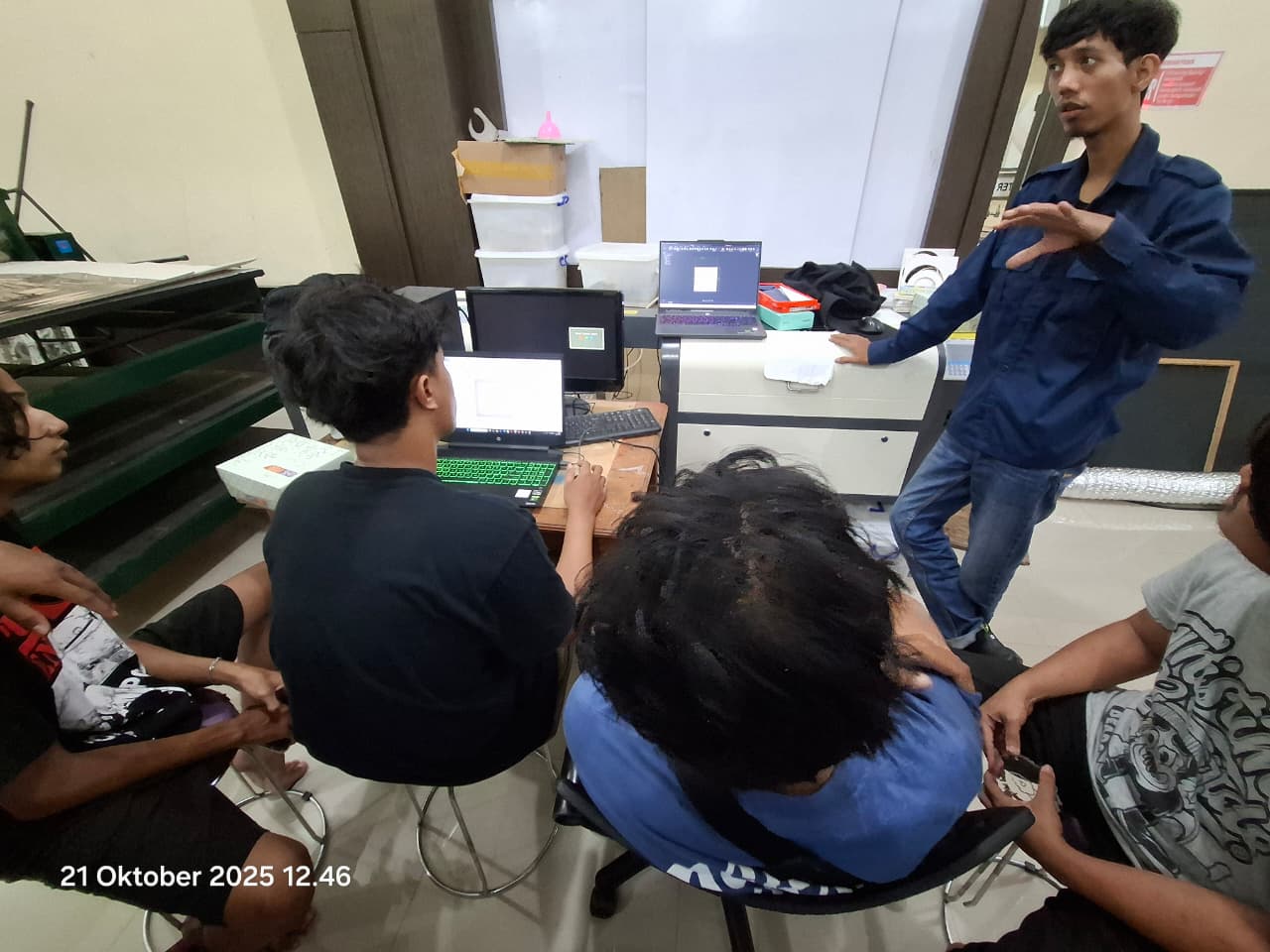 FSRD UNS Gelar Workshop Pelatihan CNC Router - Fakultas Seni Rupa dan Desain (FSRD) UNS