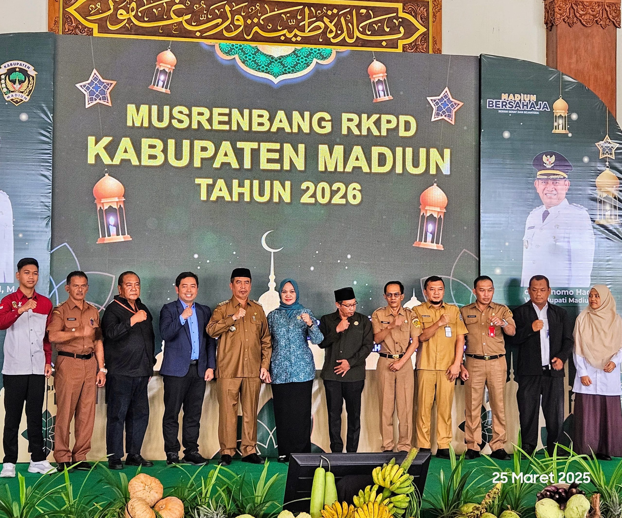 Dekan Sekolah Vokasi UNS mewakili Akademisi Turut Hadir dan ...